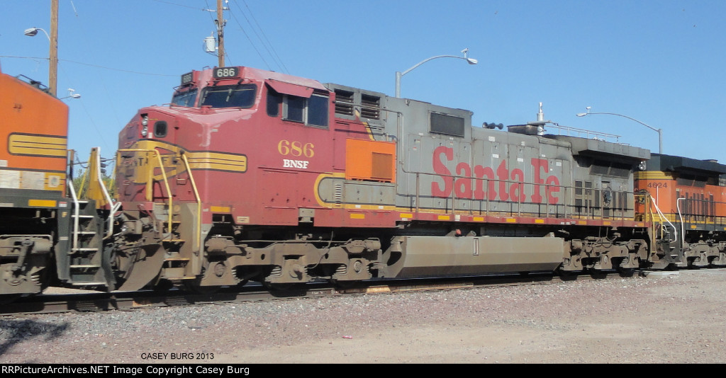 BNSF 686